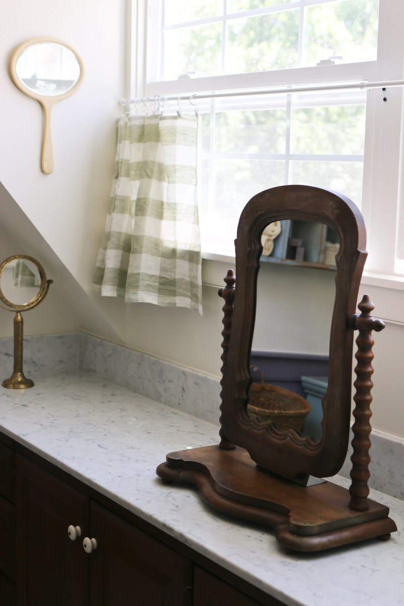 Colorful Small Bathroom Design Ideas - The Keeper of the Home